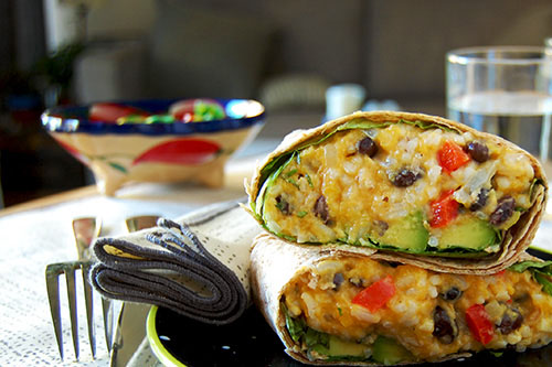 Burritos à la courge et aux haricots noirs | Julie Aubé